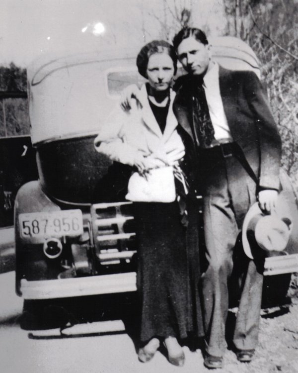 Bonnie and Clyde, circa 1930s. | Bonnie clyde, Bonnie parker, Bonnie n ...