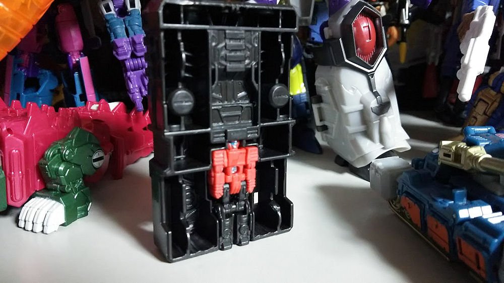 Autobot blaster titans return - resumelery