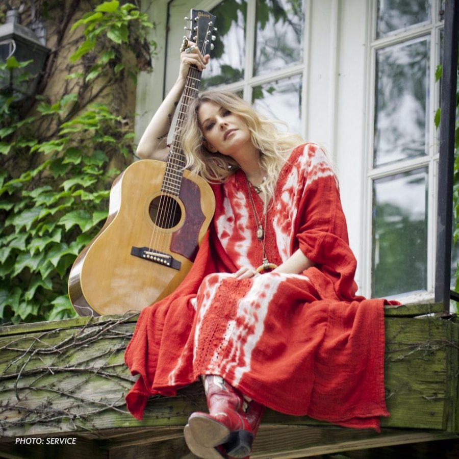 Elizabeth Cook, host of "Apron Strings" on Sirius XM’s Outlaw Country ...