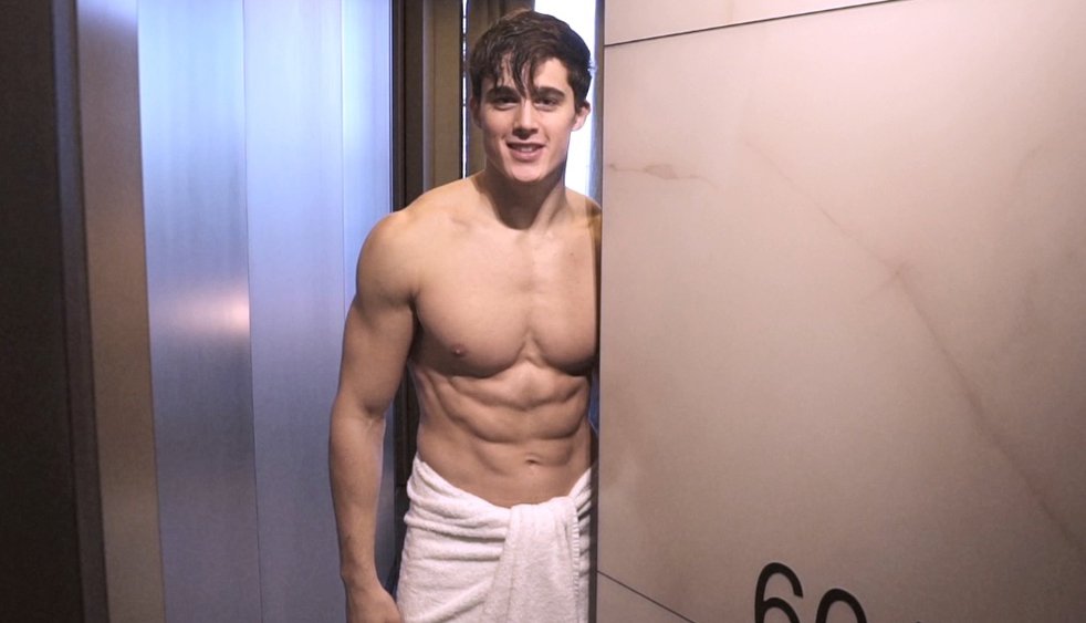 How does Pietro Boselli tackle Menswear Week? In the gym with a model ...