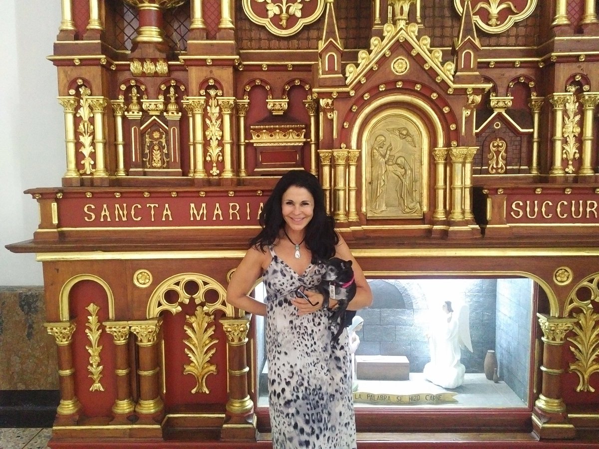 Basílica de Buga y su Cristo negro. Basillica of Buga and it's black ...