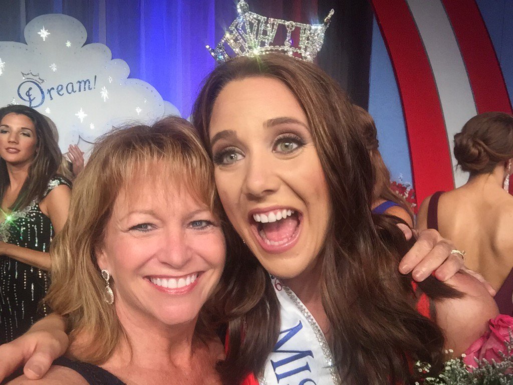 Alexandra Smiley's Instagram, Twitter & Facebook on IDCrawl