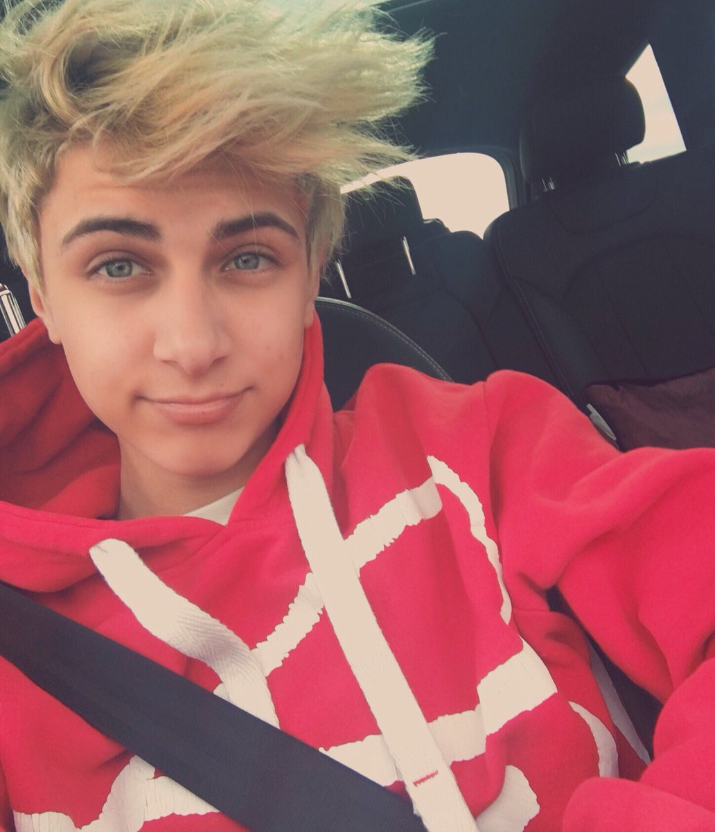 Sarah Rieger's Instagram, Twitter & Facebook on IDCrawl