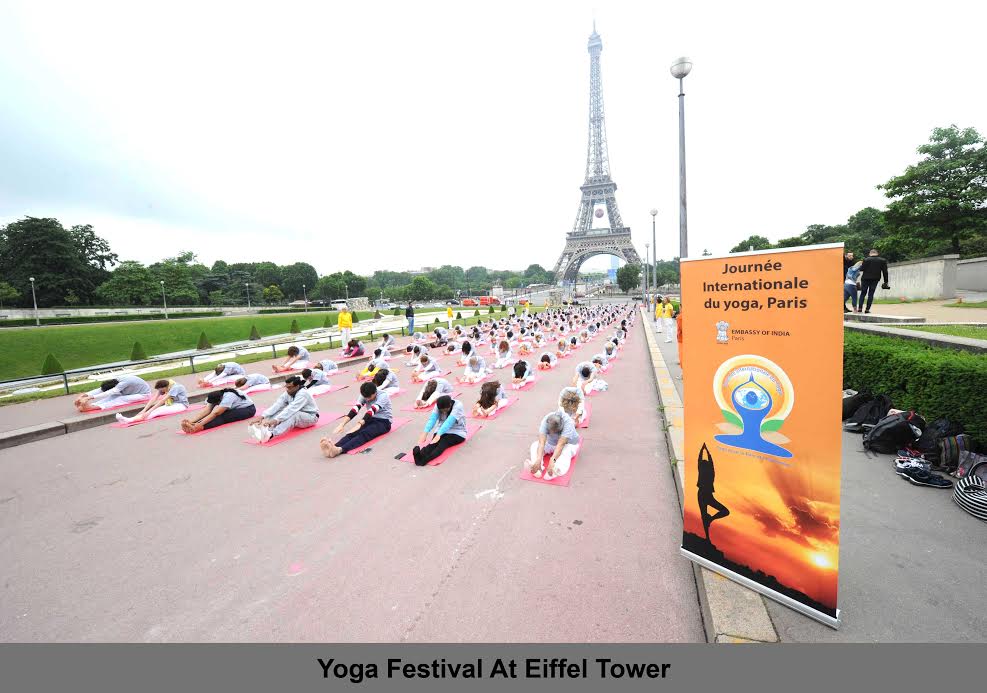Euro Cup and Yoga Festival at Eiffel Tower rocked Paris | DeshGujarat