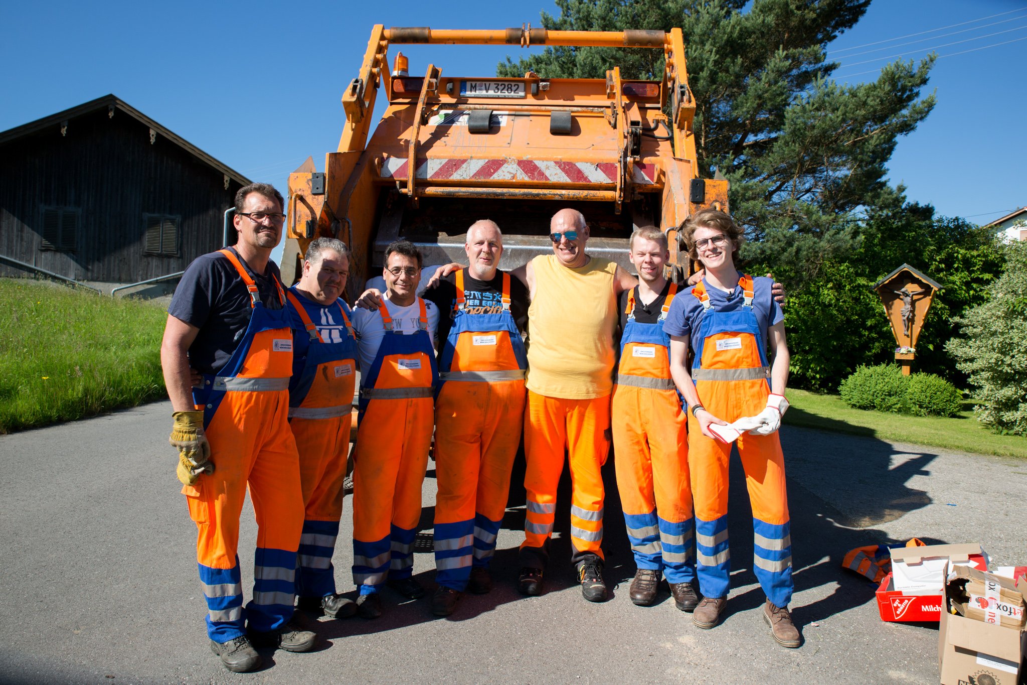 Jan Karres on Twitter: ".@SmagLucas und ich haben heute als Müllmänner gedreht. Wer wollte das ...