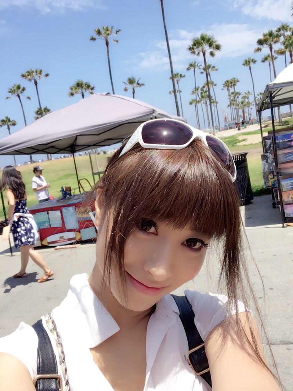 Tw Pornstars 加瀬あゆむayumu Kase Twitter 日差しが強いので、サングラスと、お部屋が土足なので
