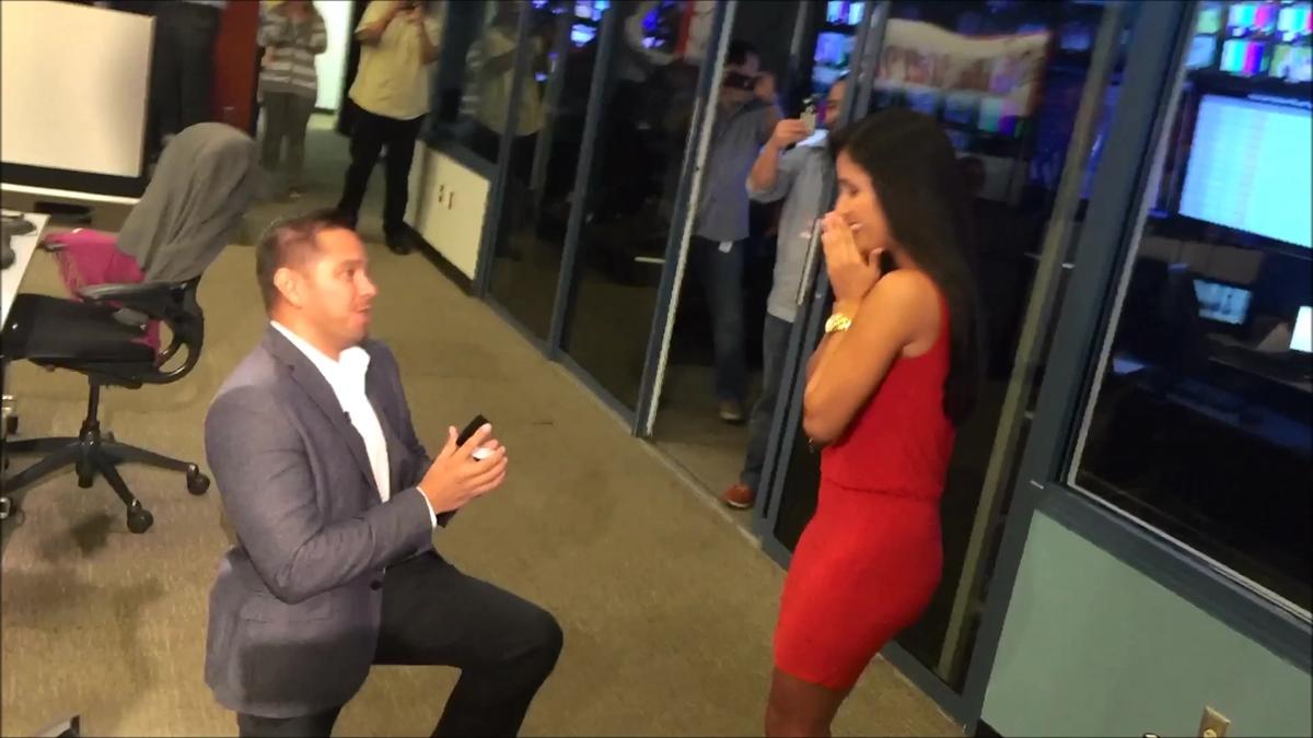 VIDEIO: Reportera de Telemundo recibe sorpresiva propuesta de ...
