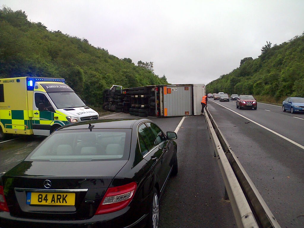 Overturned lorry causes chaos on A34 | Meridian - ITV News