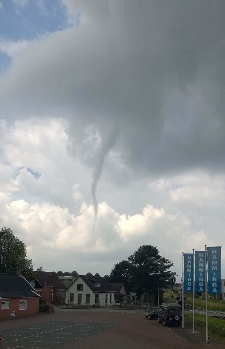 Video: windhoos trekt over Uithuizen - RTV Noord