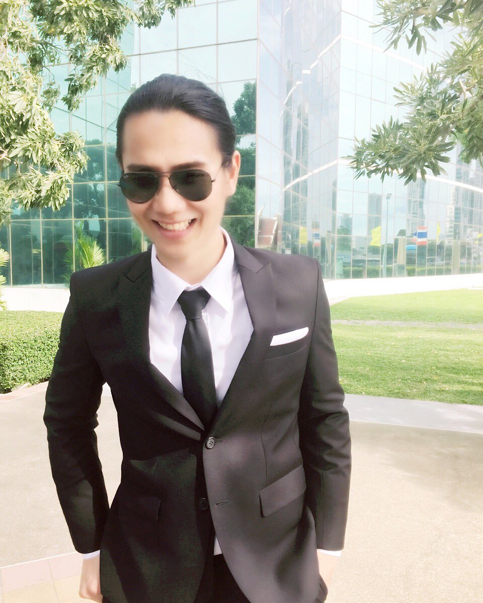 M_Peeradol on Twitter: "พวกเขาหัวเราะเยาะผม เพราะผมไม่เหมือนใคร ผมหัวเราะเยาะพวกเขา เพราะพวกเขา ...