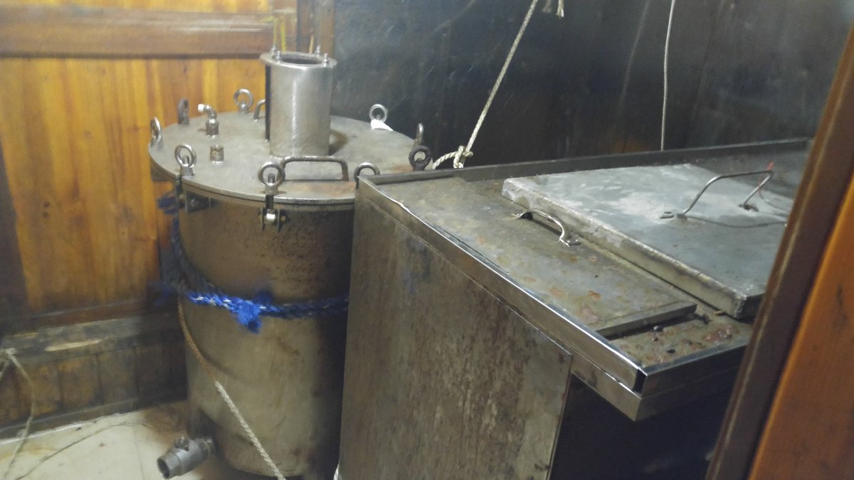 Mga kagamitan na nadiskubre sa floating shabu lab sa Subic Bay Brgy ...