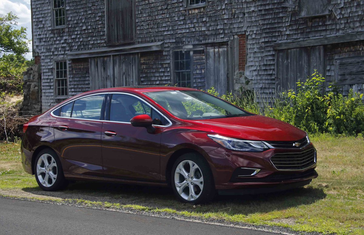 The Chevy Cruze : Review The Chevy Cruze turns in solid performance on ...