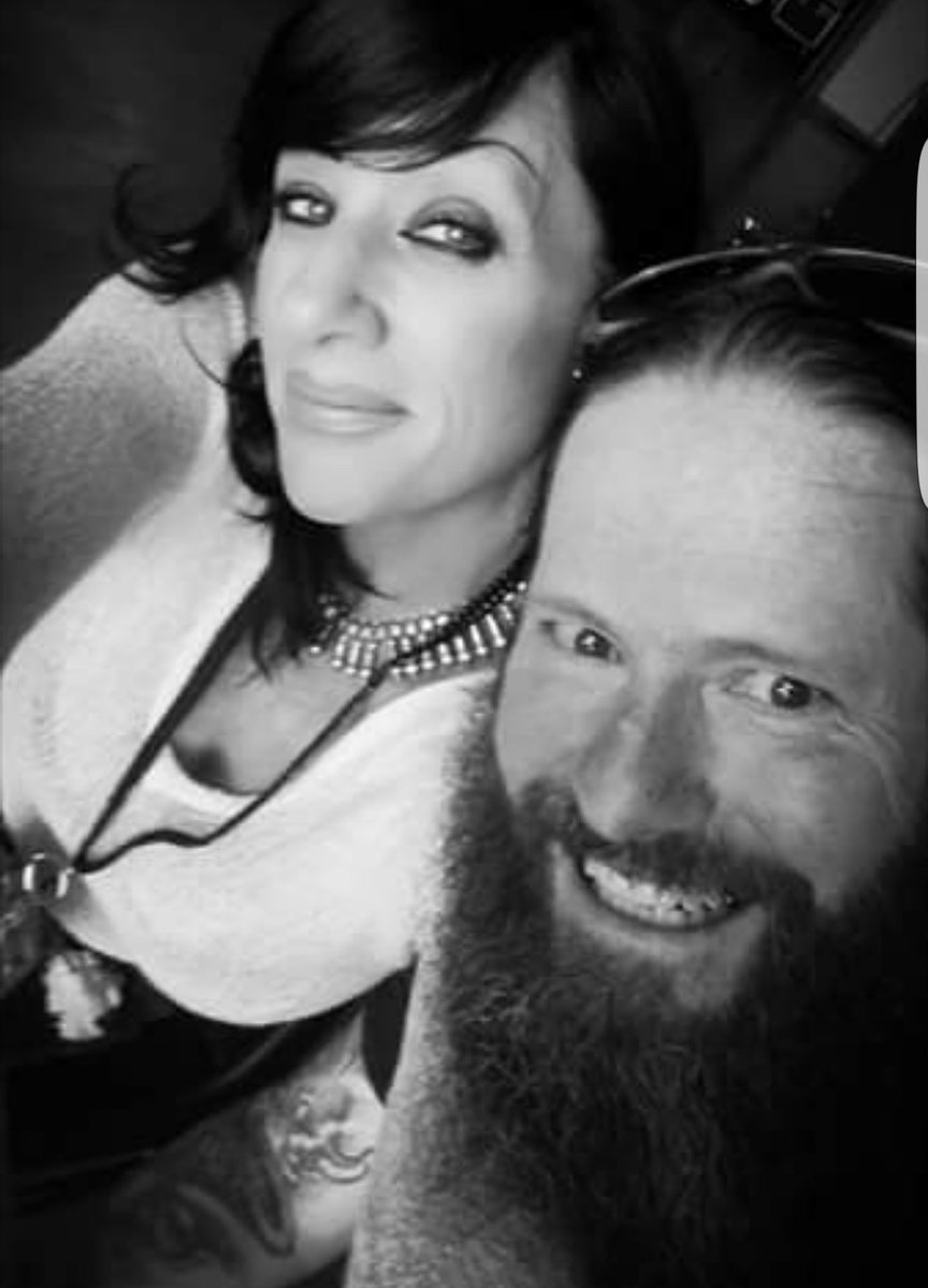 Lisa Holt's Instagram, Twitter & Facebook on IDCrawl