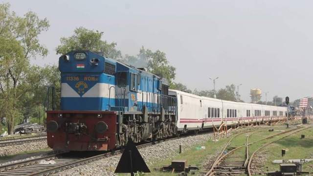 Talgo becomes the fastest train of India; clocks 180 km/hour | DeshGujarat