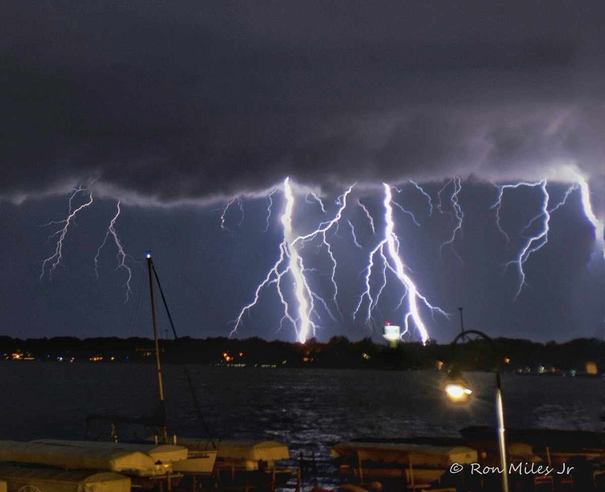 Lightning show over Clear Lake, Iowa. How stunning! (Photo by RonMjr ...