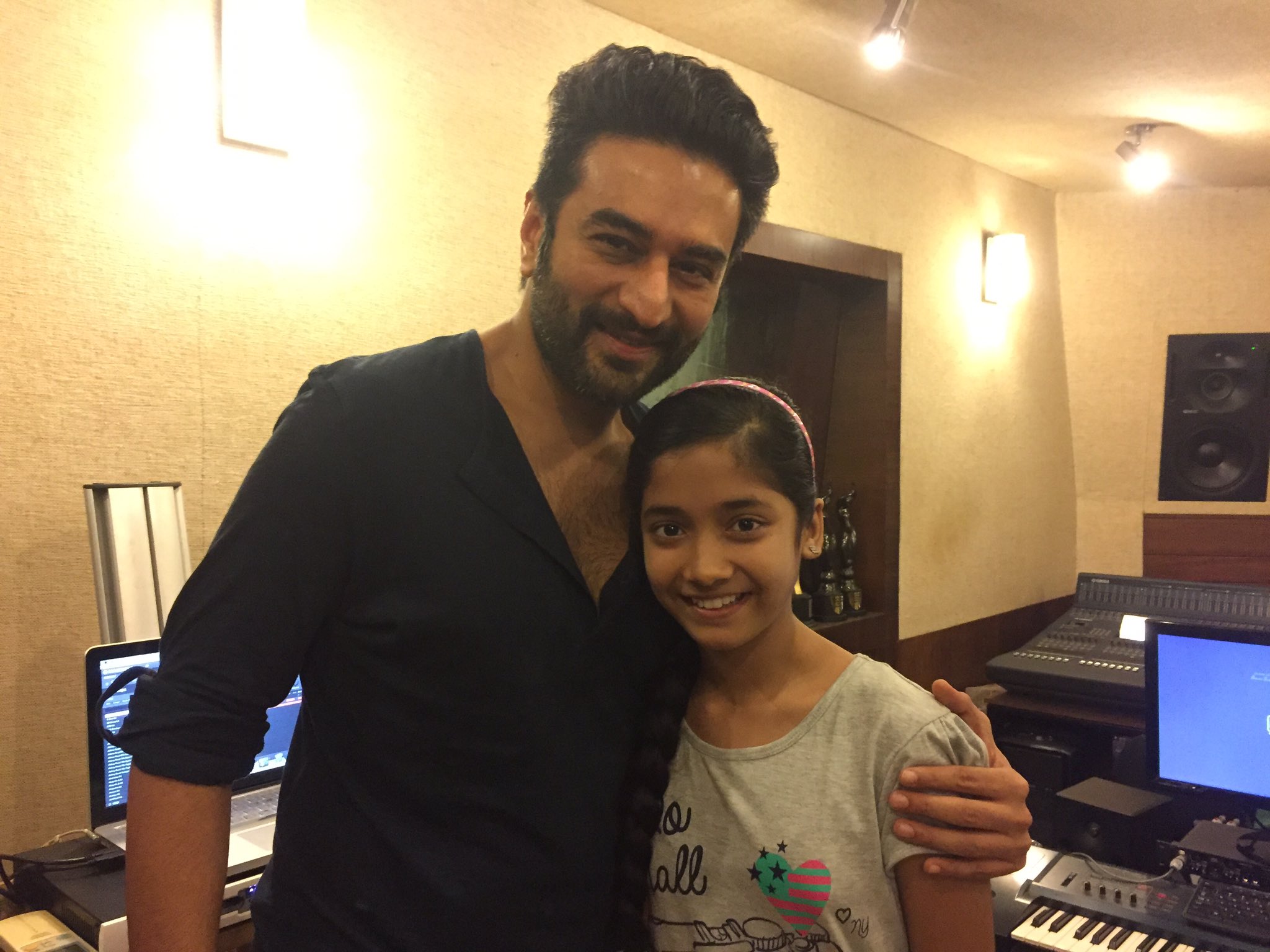 Shekhar Ravjiani Wife And Daughter