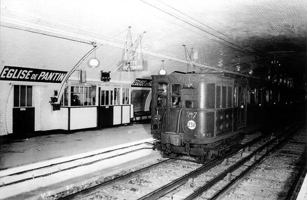 París: El primer tramo del metro de París lo constituyó la Línea 1 (Por...