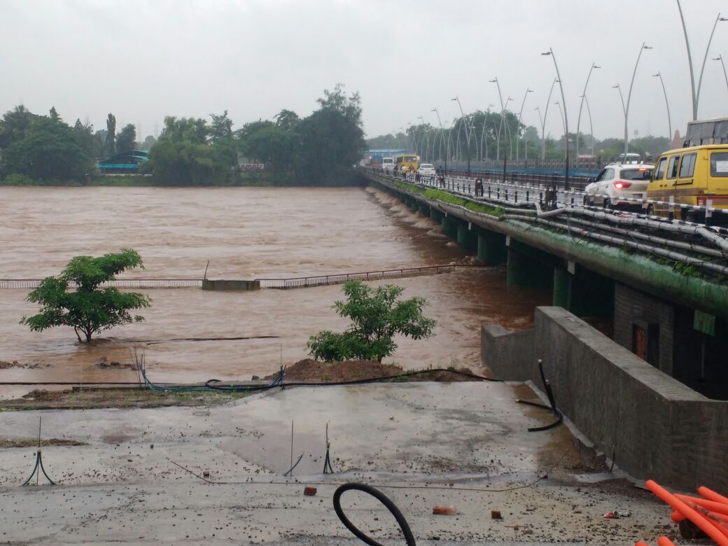 Heavy rain and flood-like situation in Valsad – Vapi – Dang – Navsari ...
