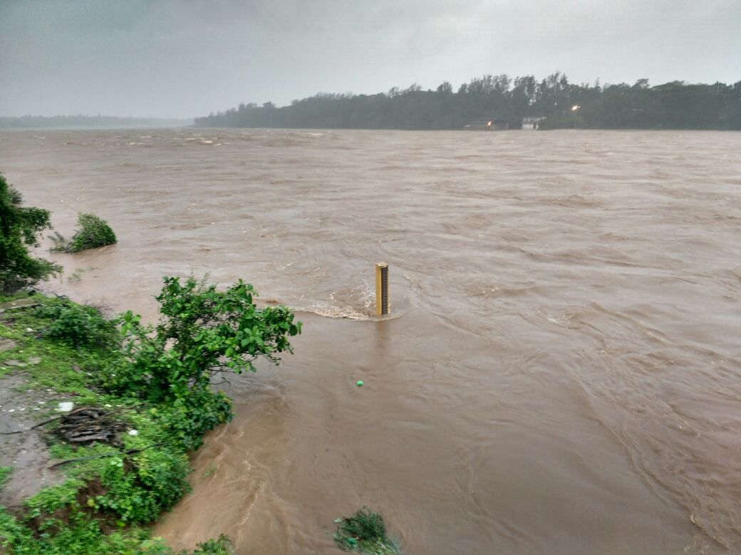 Heavy rain and flood-like situation in Valsad – Vapi – Dang – Navsari ...