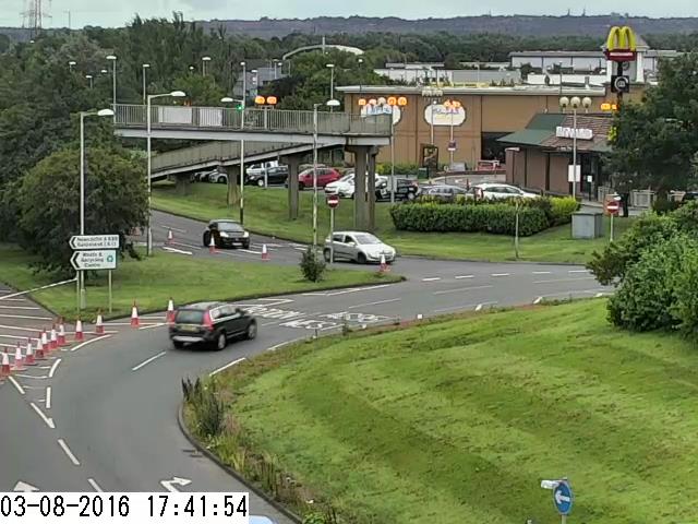 Blaydon footbridge: Latest updates as traffic builds - ITV News