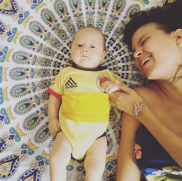 Así disfruta li saumet, cantante de bomba estéreo, su faceta como madre ...