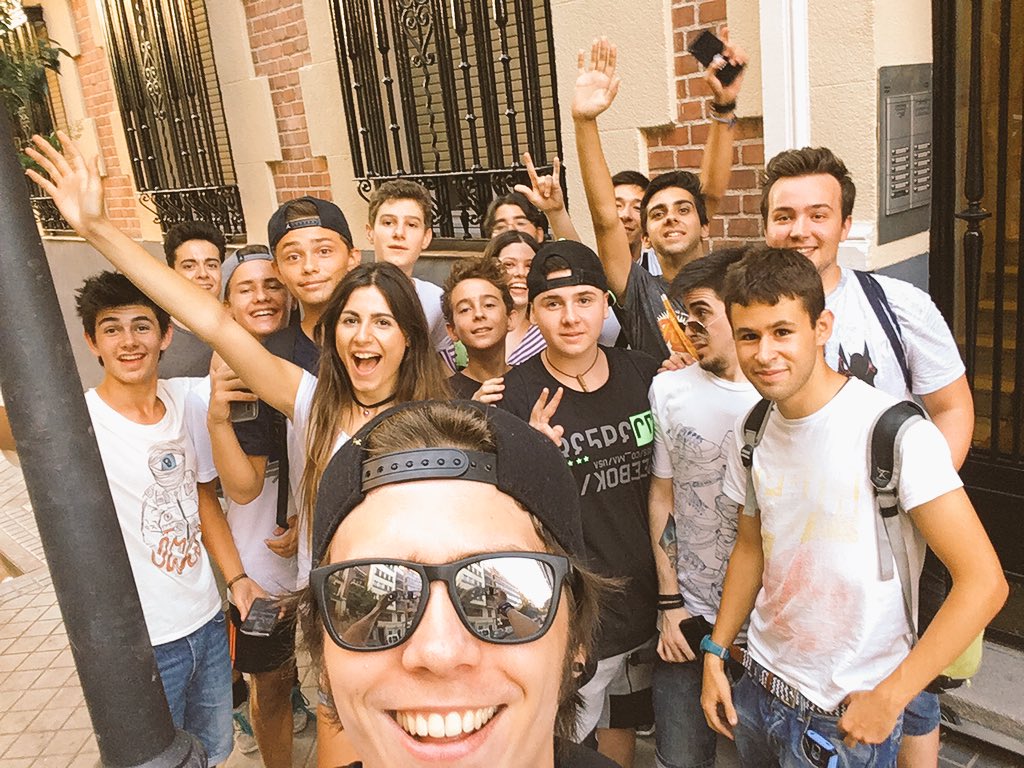 Hemos ido corriendo como locos con esta gente random para cazar a un ...