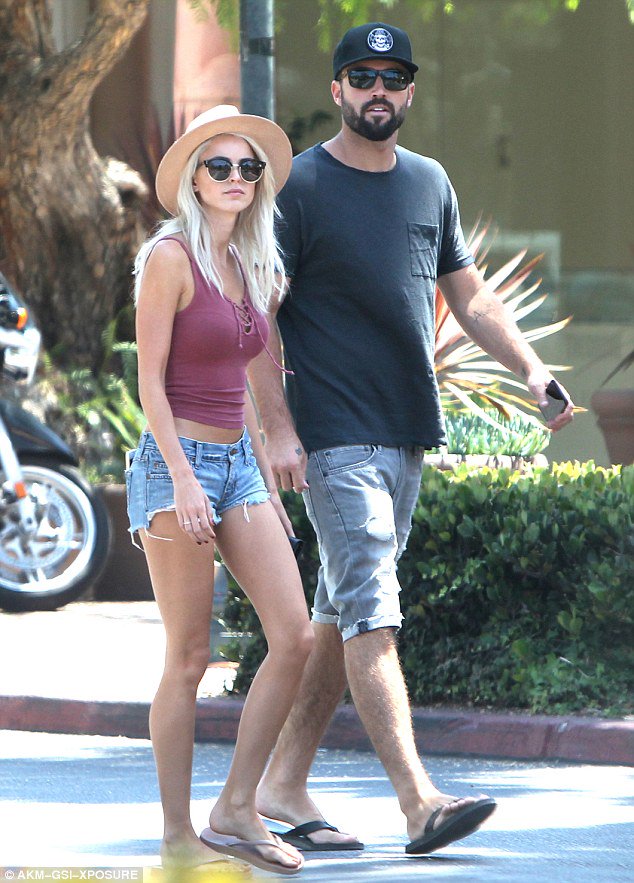 Kaitlynn Carter And Fiancé Brody Jenner Go For A Romantic Stroll In
