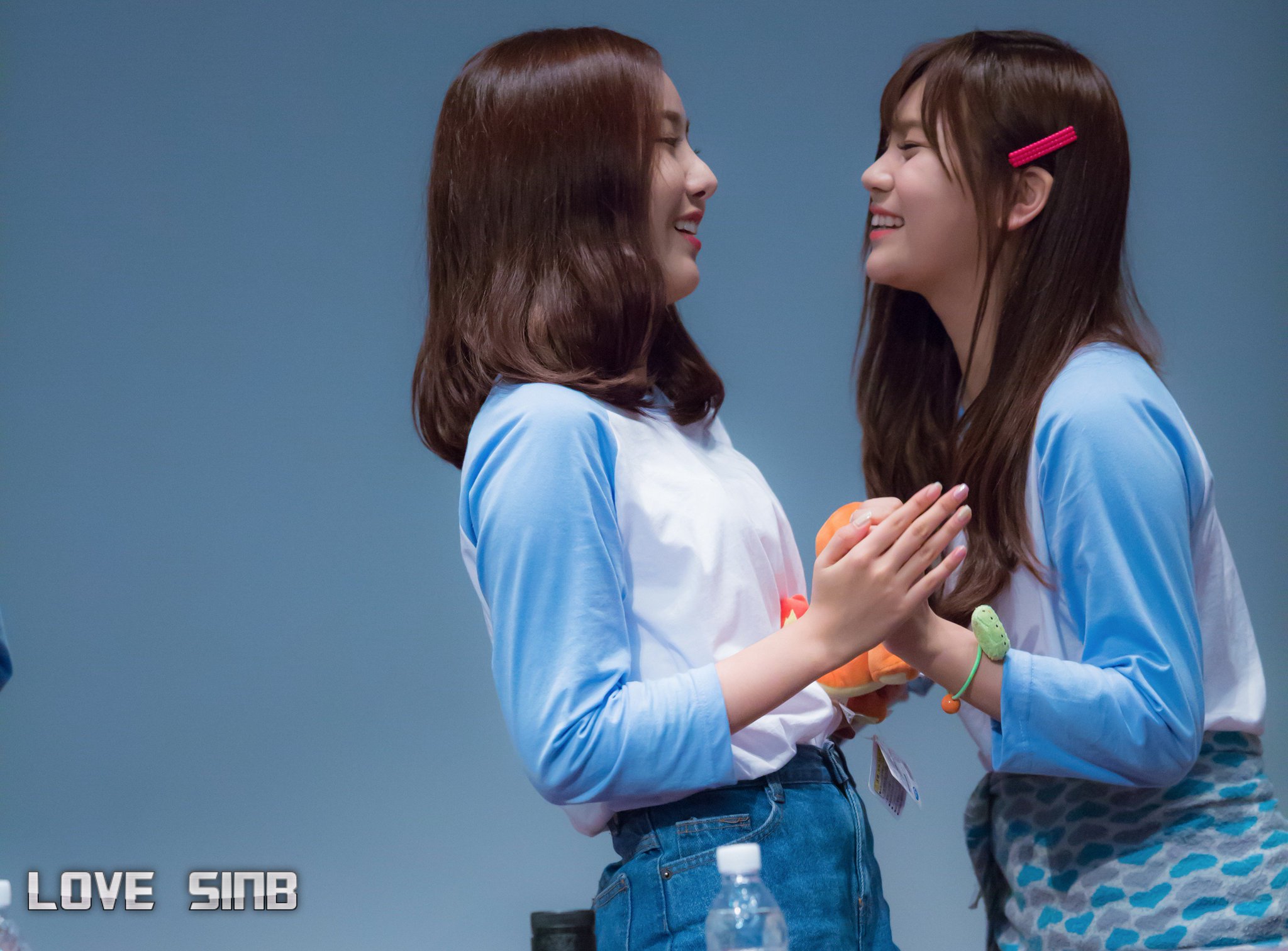LOVE_SinB on Twitter: "160723 상암 팬사인회 신비(SinB)&엄지(Umji) #여자친구 #GFRIEND #엄지 #Umji #신비 #SinB ...