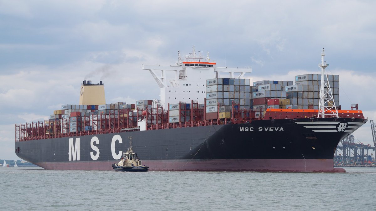 194m geared container ship AS VEGA arriving at felixstowe 26/7/16 ...