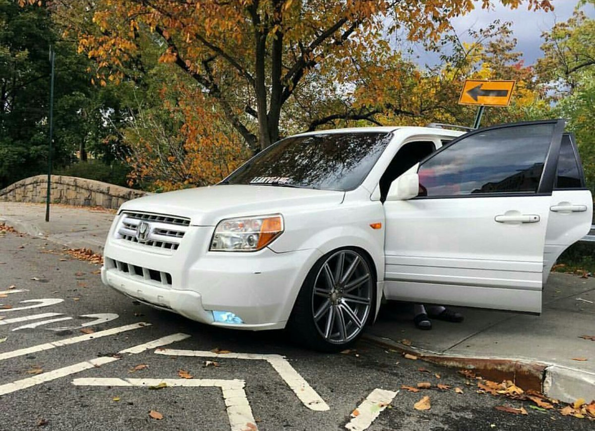 Slammed Honda Pilot