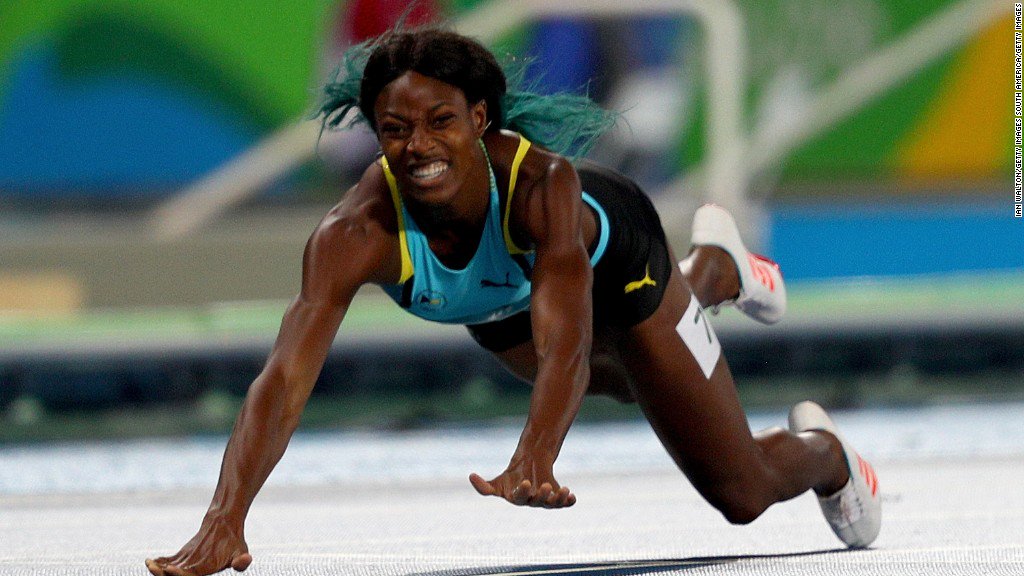 Shaunae Miller wins 400m gold medal, diving across the finish line to ...