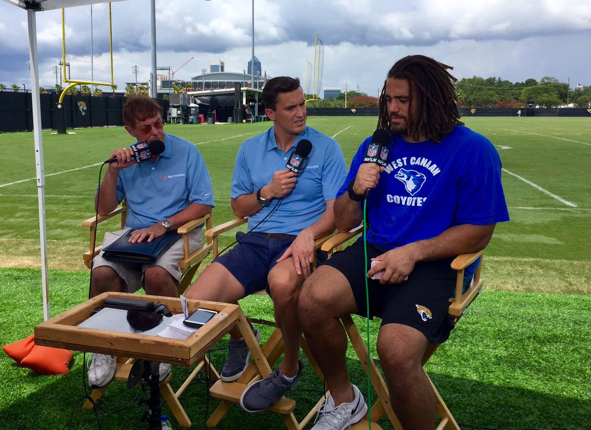 .@JaredOdrick joined the @nflnetwork set sporting a Jonathan Moxon ...