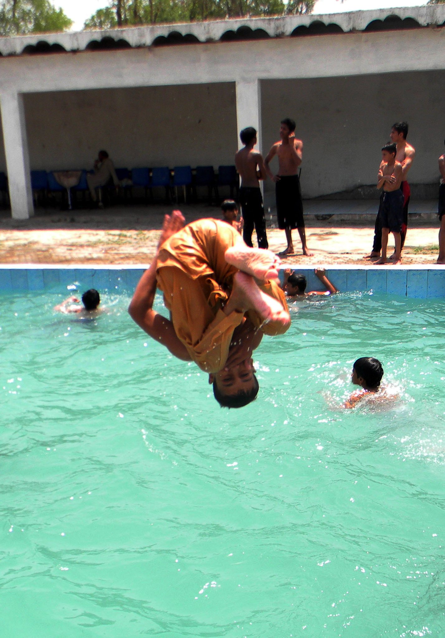 Xinhua Sports on Twitter: "Boys cool themselves off in a swimming pool in Pakistan's Peshawar as ...