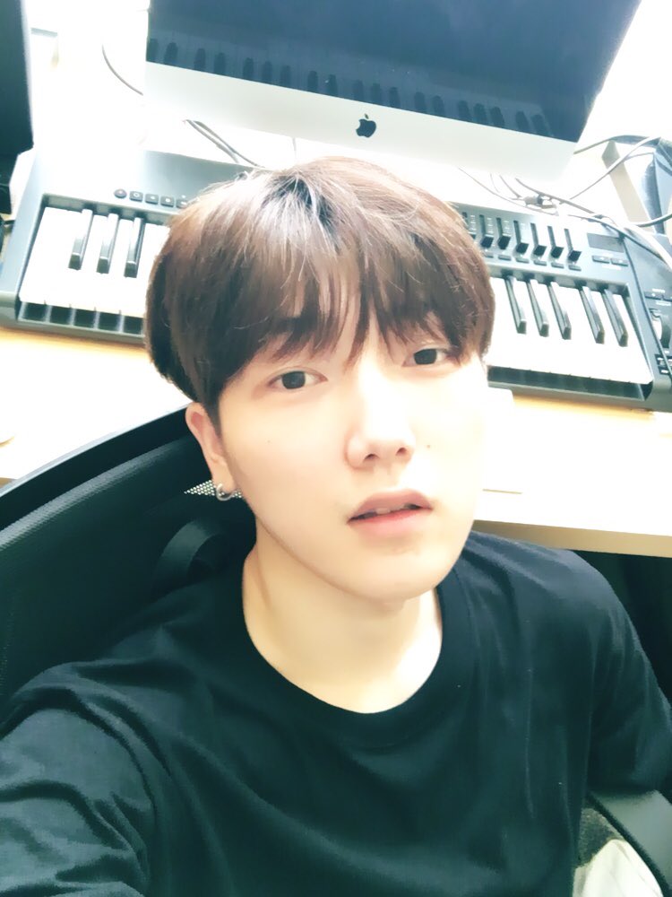 XLIMIT on Twitter: "더워서나른나른하당... https://t.co/bacjOBPktR" / Twitter