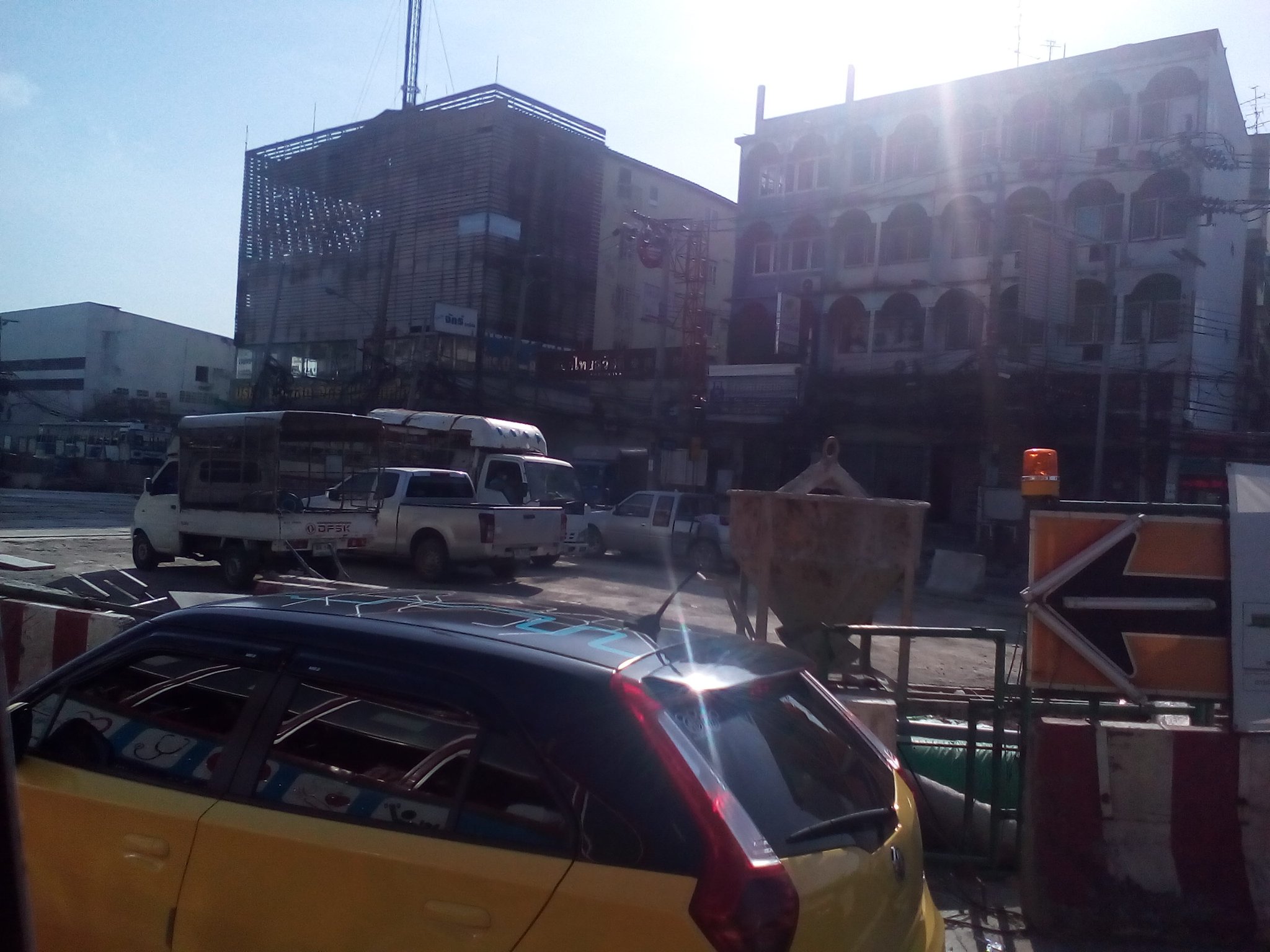 JS100 on Twitter: "RT @inthiraka มไหสวรรย์ติดหนักมาก #รถติด #มไหสวรรย์ #มไหนรก https://t.co ...