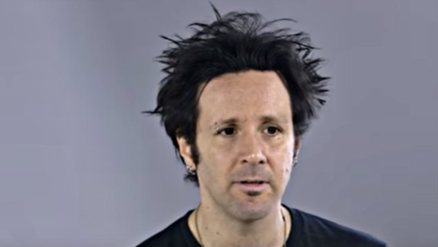 ALICE COOPER's GLEN SOBEL Talks About Filling In For MÖTLEY CRÜE's ...