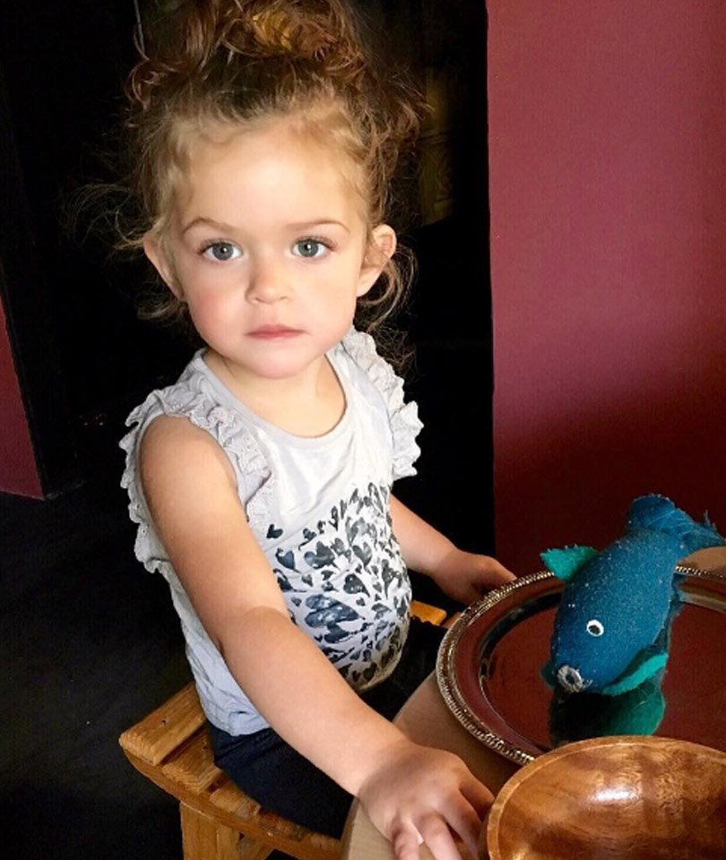 Alyssa Milano shares an adorable photo of daughter Elizabella! | TooFab ...