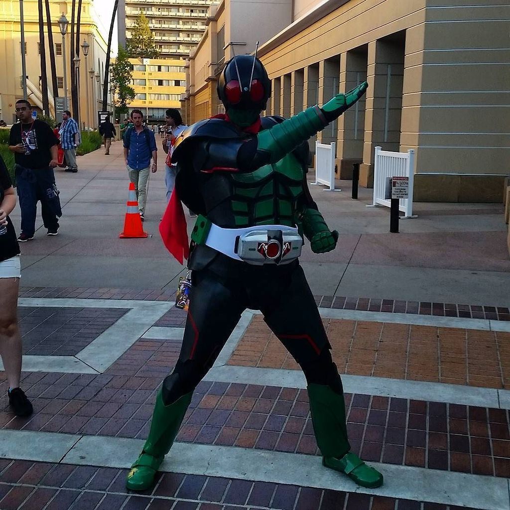 X Crazysamurai Here is an awesome cosplay of Kamen Rider 1 I saw at Power Morphicon. So cool PowerRange https t MOoibbOt9n https t eGRp3DGcrs X