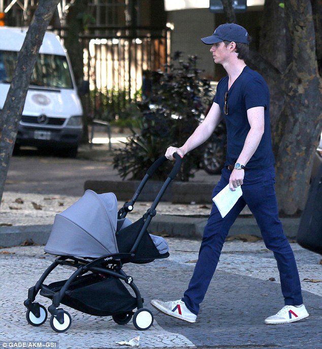 Eddie Redmayne enjoys a walk around the Olympic park with baby Iris ...