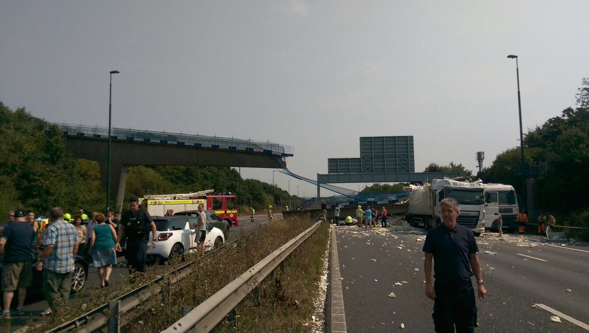Bridge collapses onto the M20 in Kent | Meridian - ITV News