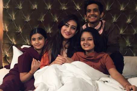 Harshita Ojha Family