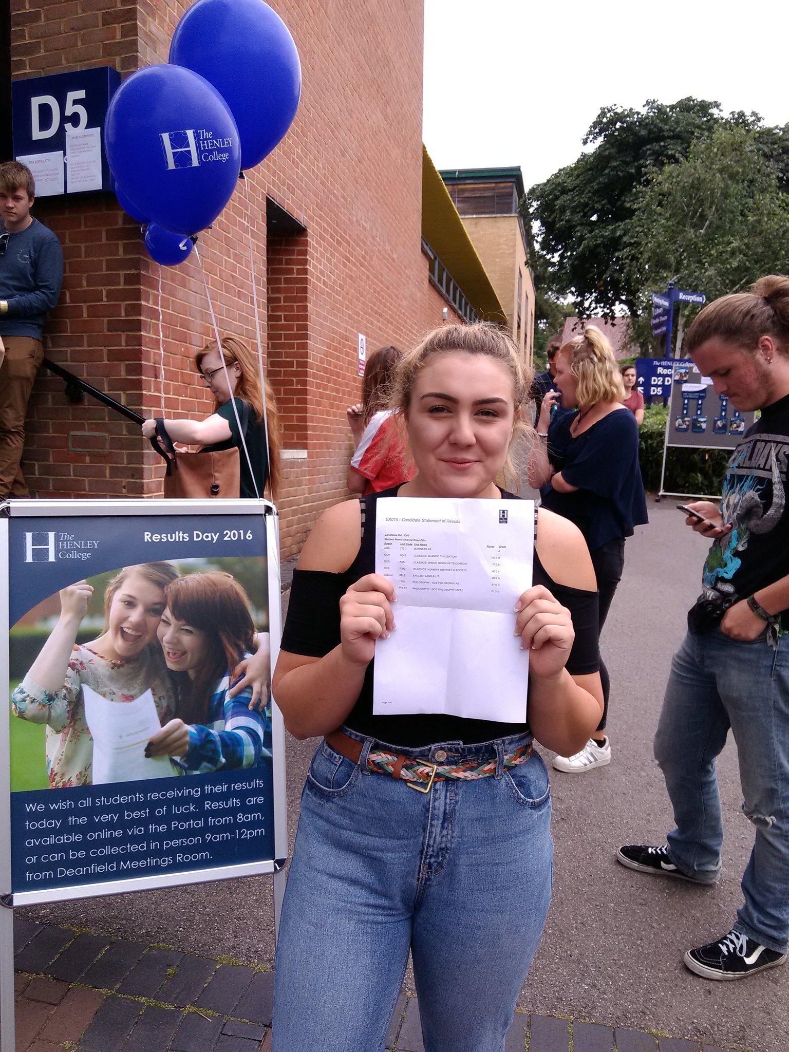 The Henley College On Twitter Shanna Ellis Is Pictured Here