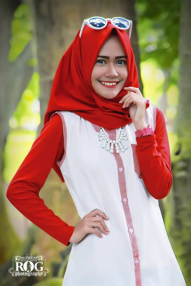 Fashion Hijab Merah Putih