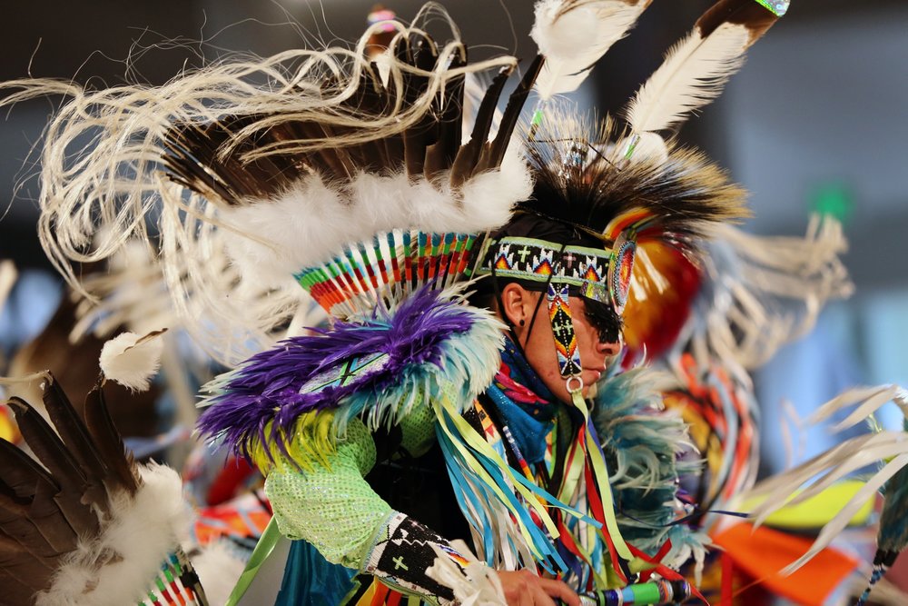 Scenes from the Shakopee Mdewakanton Sioux dancing at Mall of America ...
