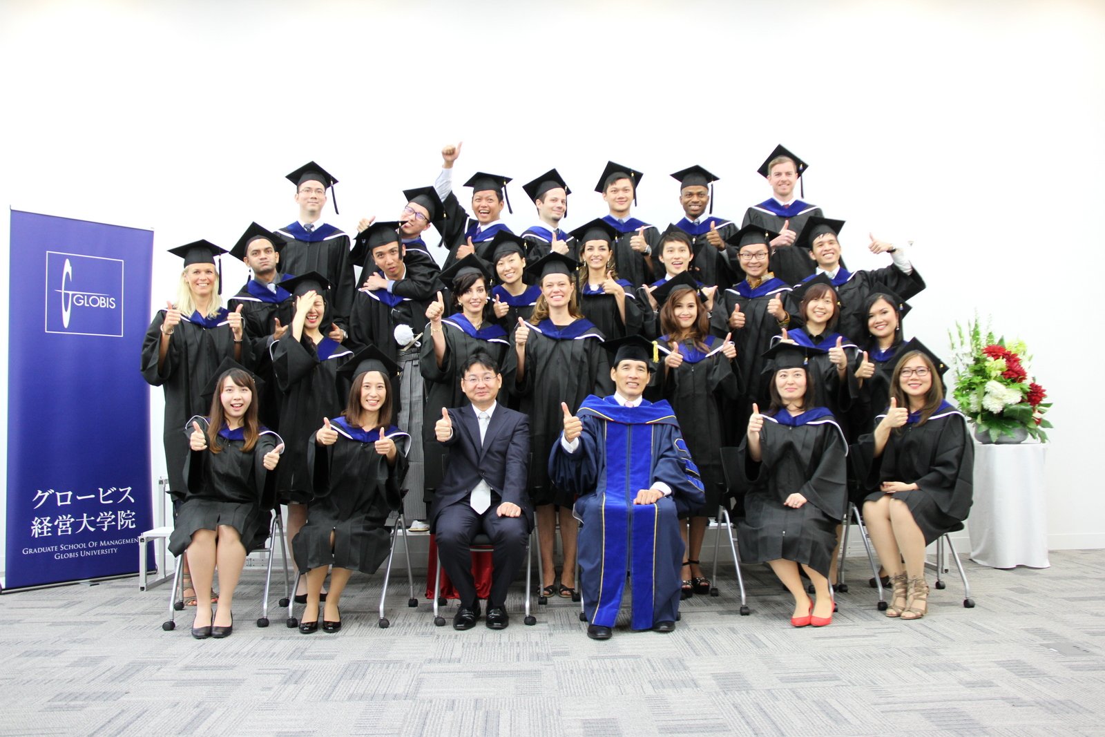 GLOBIS_PR on Twitter: "本日は、学校法人グロービス経営大学院「全日制英語MBAプログラム」2015年度卒業式。4期目となる今年度の卒業生は27名、出身国は16カ国。一人 ...