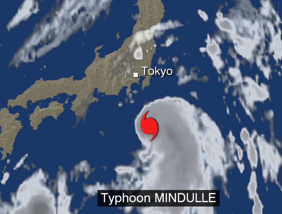 Typhoon Mindulle closing in on the coast of Honshu. Strong winds and ...