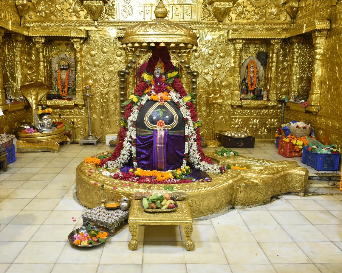 Morning and evening pictures of Somnath Mandir on 3rd Somvar of Shravan ...