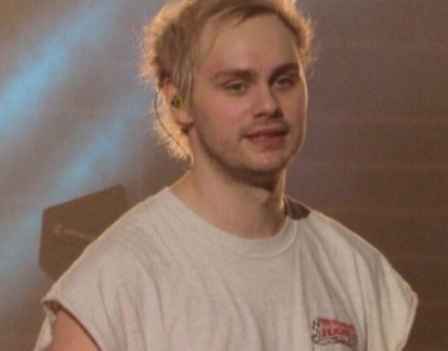 5sos Michael Clifford Eyebrow Piercing