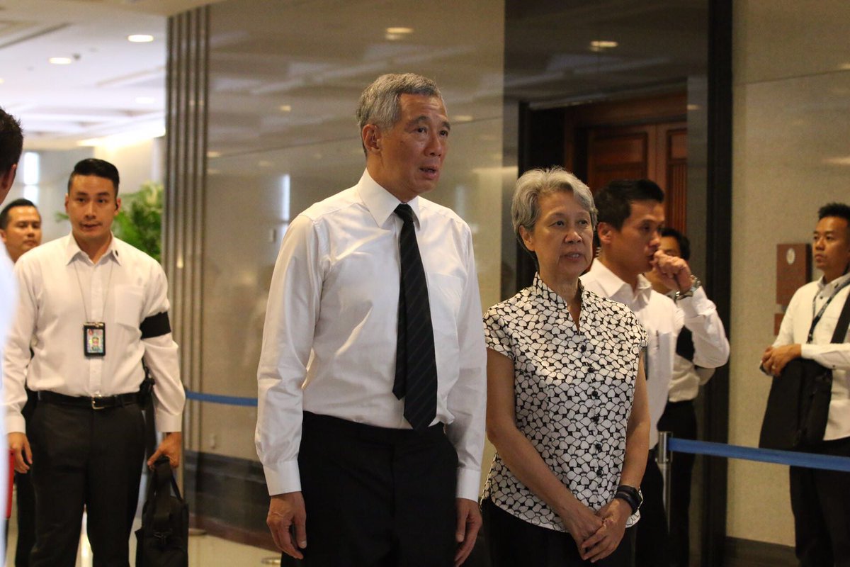 PM Lee Hsien Loong and Mdm Ho Ching paying respects to late S R Nathan ...