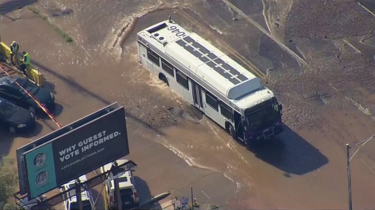 breaking Whoa! Phoenix city bus stuck in a sink hole near 35th Ave ...